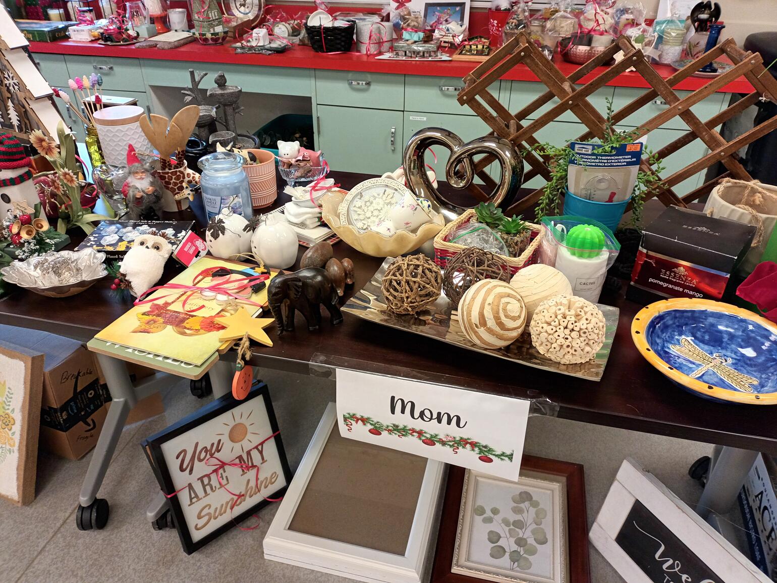 Sun's Secret Holiday Gift Shoppe | Sandy Hill Elementary
